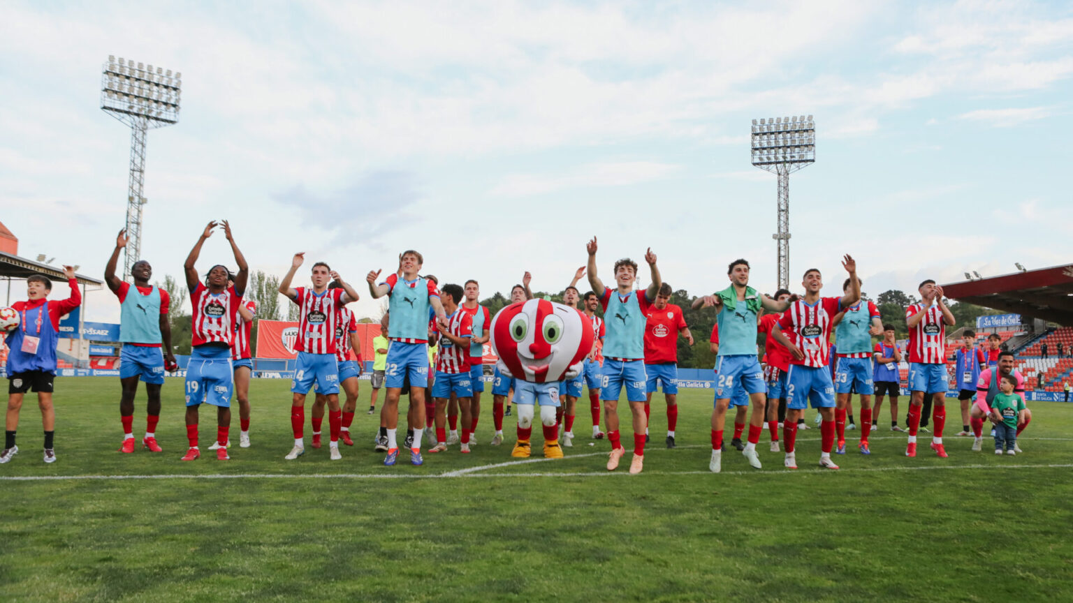 El CD Lugo 2-0 Zamora CF, en imágenes – CD Lugo | Web Oficial